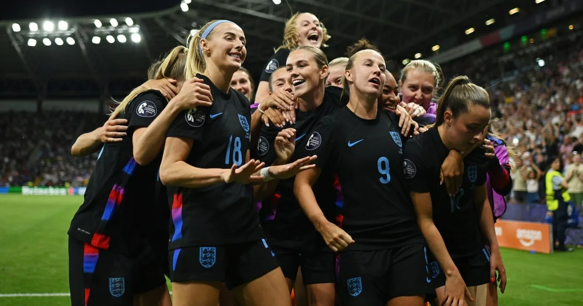 Chloe Kelly's story: She wanted to quit football, now she's England's ...