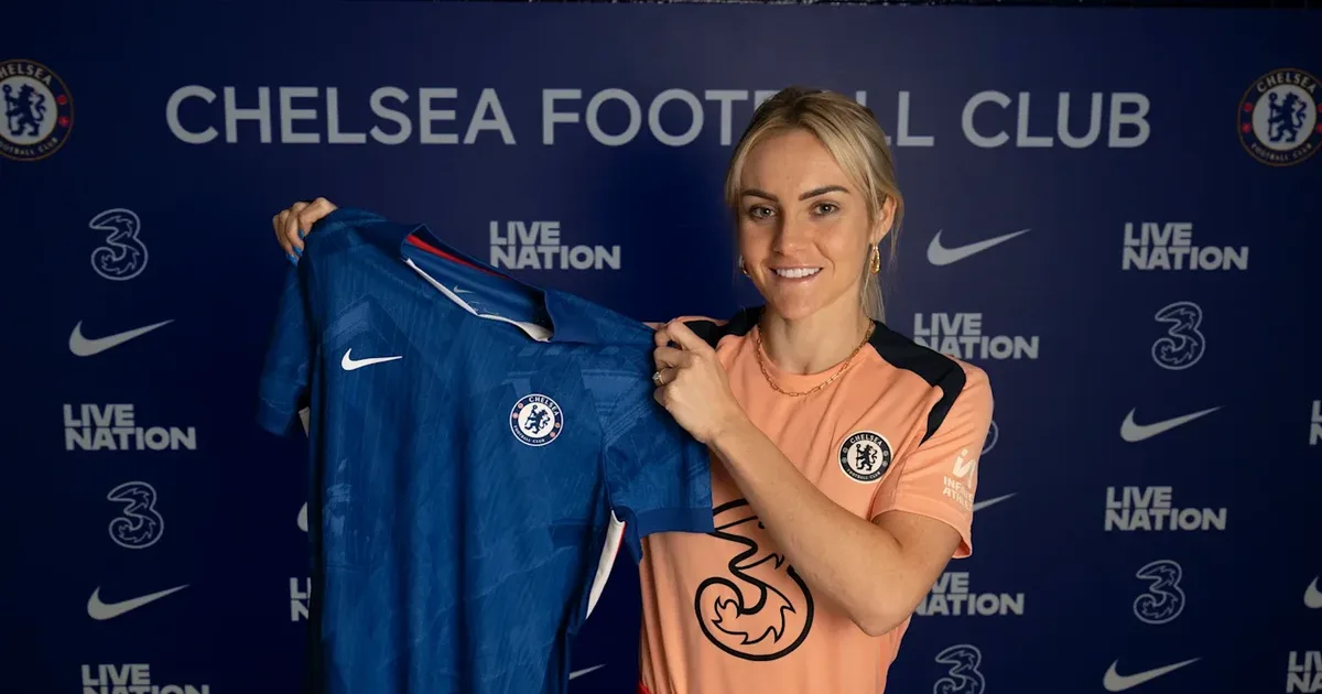 Blue Matilda. Chelsea sign Ellie Carpenter! News | Queenballers